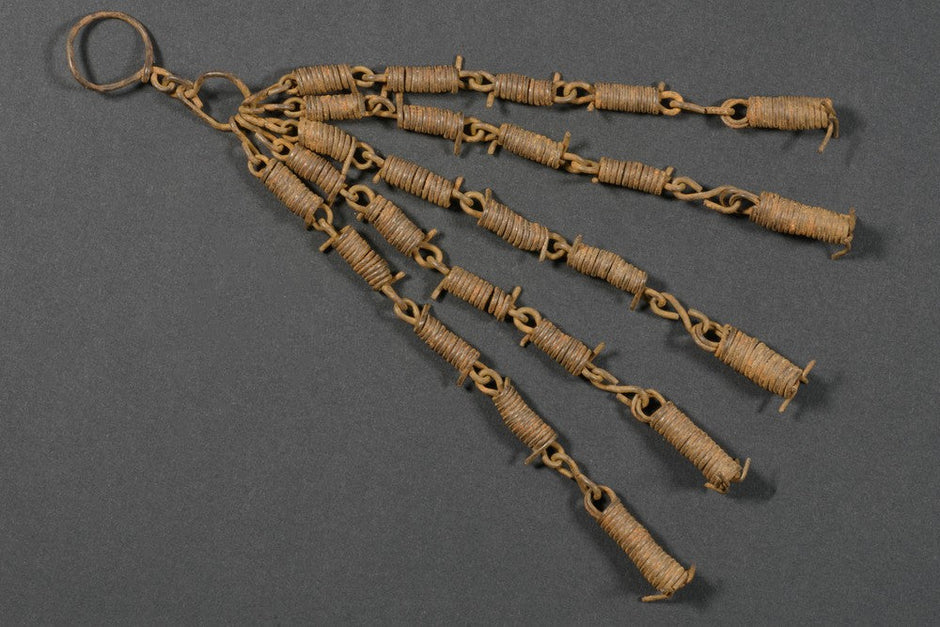 Instrumentos de penitencia y flagelación: cilicios y disciplinas. | RELICS